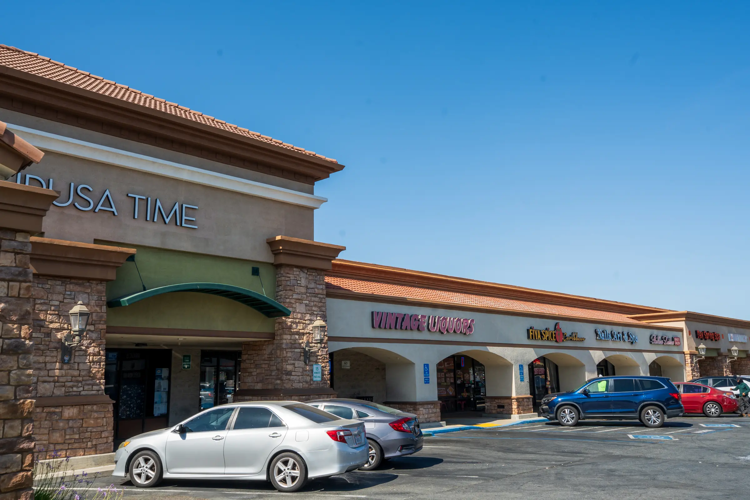 Highlands Square Shopping Center and Highlands Pad - Sierra Pacific Properties